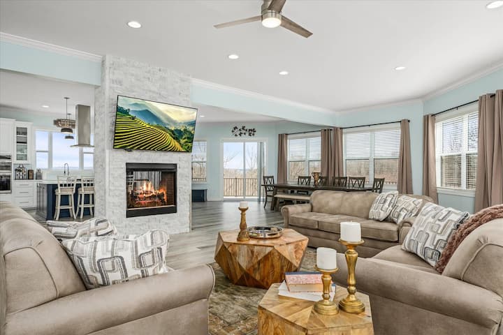 New Upscale Lake Home W/ Views, Deck, Wifi, Games! - Silver Point, TN