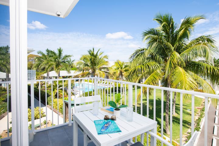 Summertime Suites #54 One Bedroom W/ Pool - Cayman Islands