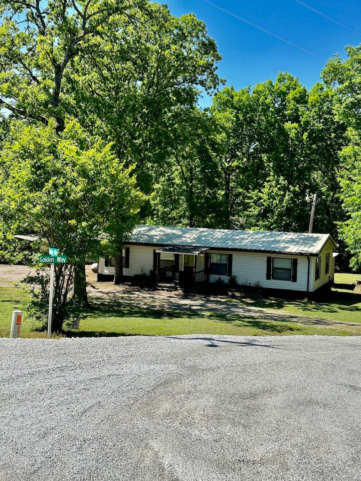 Golden Way Getaway | 4bd, 2ba | Washita Point - Lake Texoma