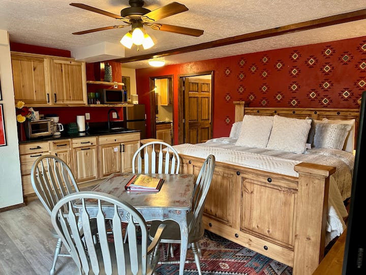 Red River Townhouse On Main Street - Efficiency - Red River, NM