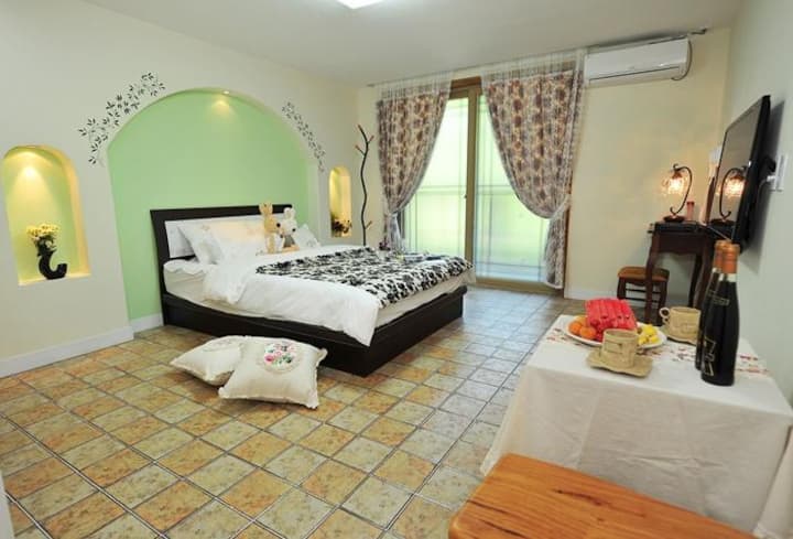 도심을 벗어나 자유를 만끽할 수 있는 숙소 객실, 로즈(스파,원룸) - 무주군