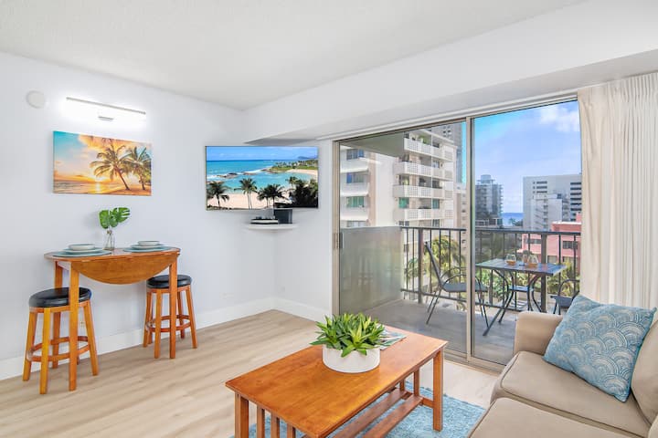 Centrally Located Ocean View With Kitchenette - Honolulu