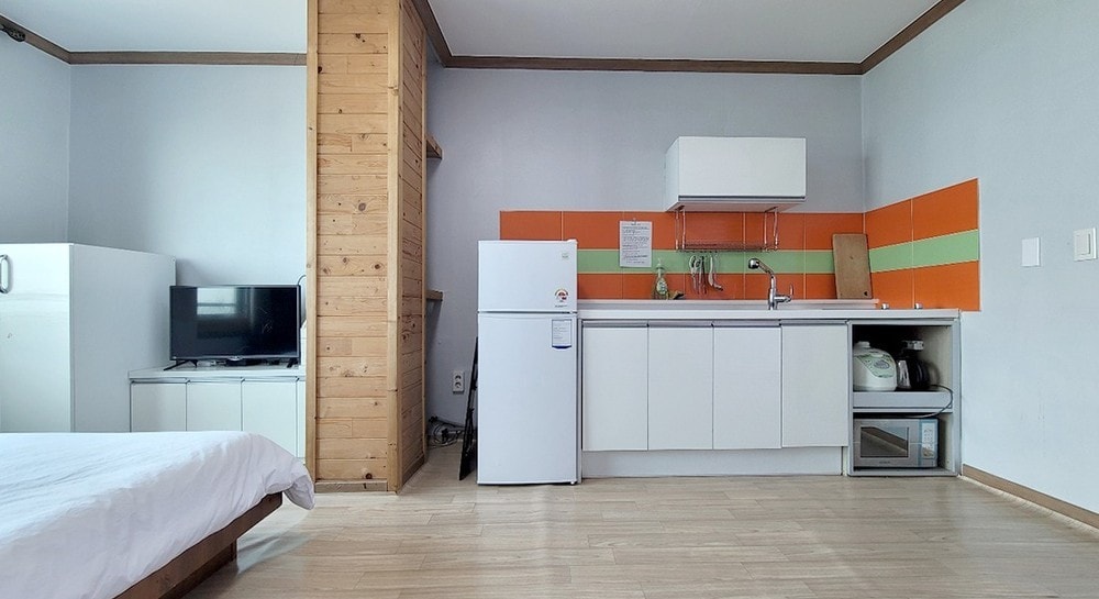 Clean and cozy room located on Baeksu Coastal Road, Building B, Room ...