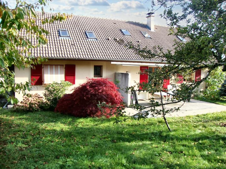 Maison Spacieuse à Péron - Terrasse - Confort