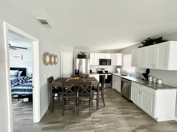 Dog Friendly, Spacious Retreat, Steps To Beach! - Fort Myers Beach, FL