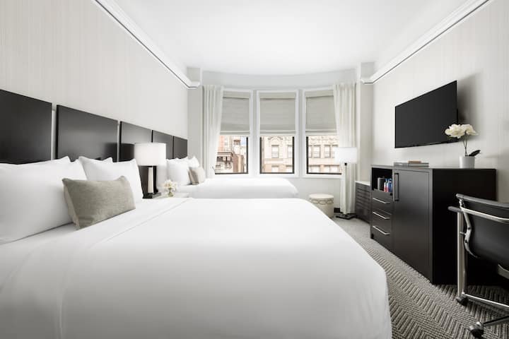 Empire State Views + Pet-friendly Stay & Gym - New York