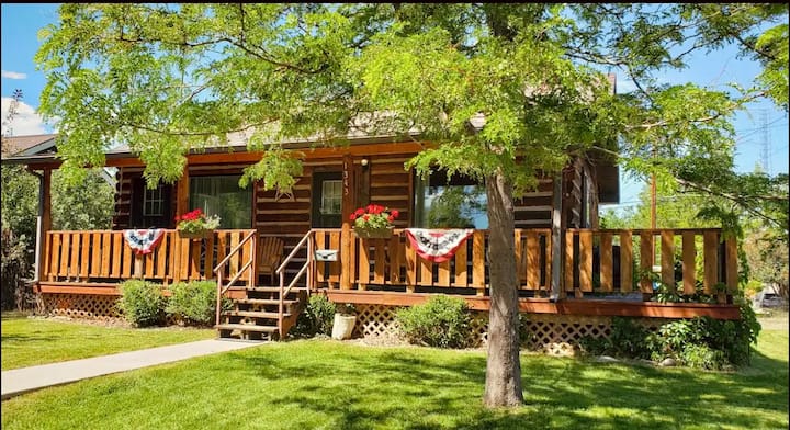 Buffalo Cabin- Pet Friendly, Walk To Downtown - Cody, WY