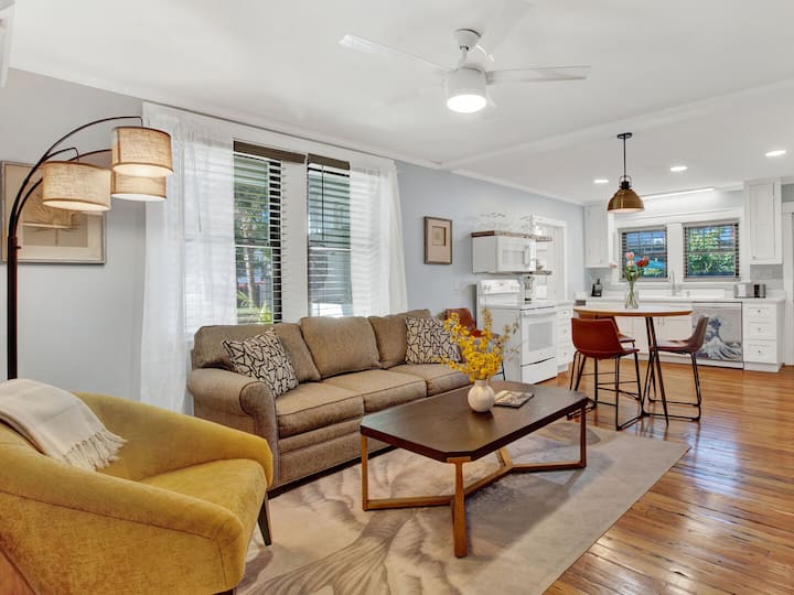 Cozy Tybee Getaway | Heated Pool Access - Tybee Island, GA