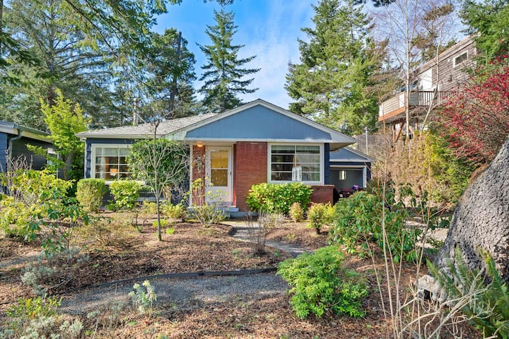 Quiet Neighborhood, Pets, Air Hockey And Firepit! - Manzanita, OR