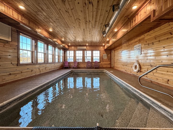 Heated Pool|cabin With Gorgeous Mountain Views - Pigeon Forge, TN