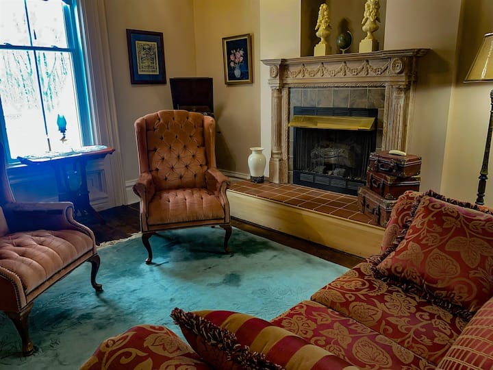 Bed & Breakfast Private Room Near Wine Tours - Elkhart, IN