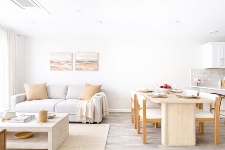 Modern Downtown Yale, Wooster Square Apartment - New Haven, CT