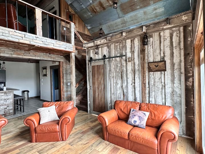 Bridger View Barn West | Sunsets +Fire Pit - Bozeman, MT