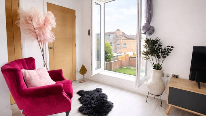 Amethyst; 4br All With Ensuite & Parking - Cambridge