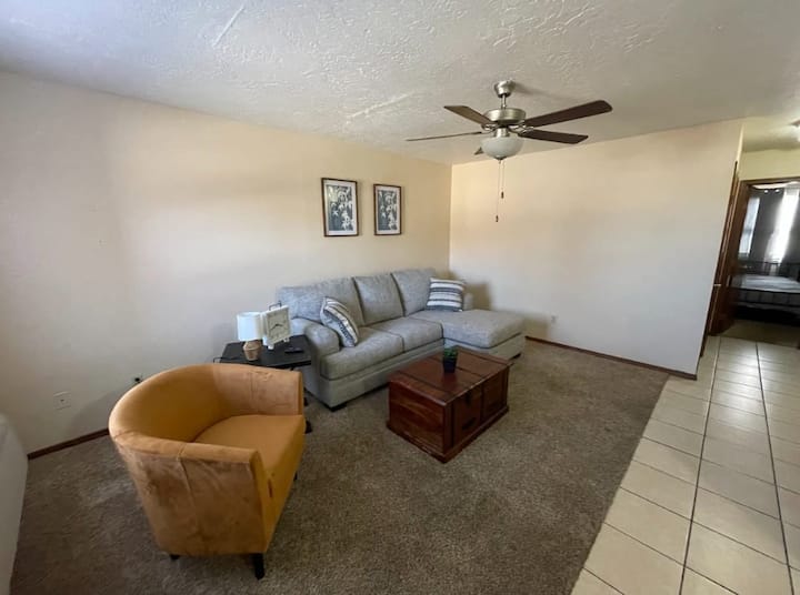 2br 1bath Downstairs Apartment Near Fort Sill - ロートン, OK