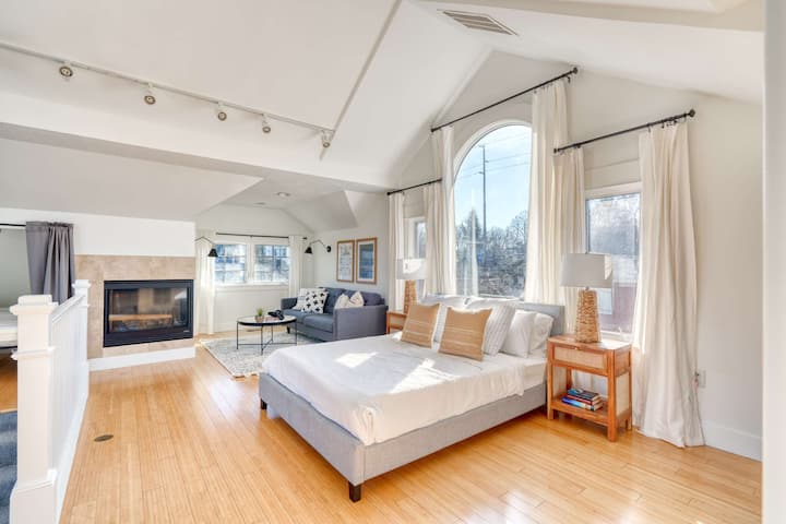 Casa Solarium - Local Eateries, Parks & Espresso - Portland, OR