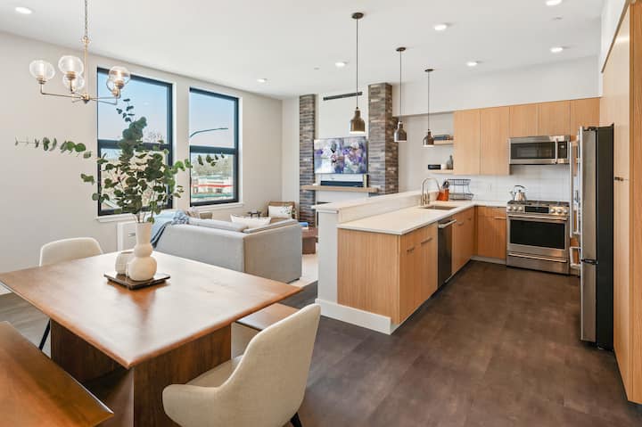 Top Floor Downtown Dog Friendly Condo. Hot Tub Too - Sandpoint, ID