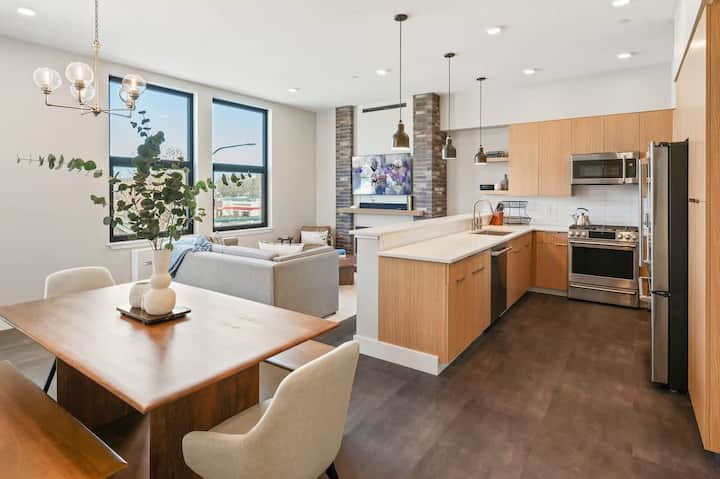 Top Floor Downtown Dog Friendly Condo. Hot Tub Too - Sandpoint, ID