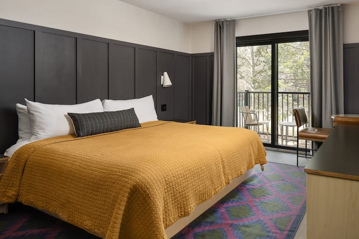 Escape In Style: Comfy Beds & Mountain Fresh Air - Lake Tahoe