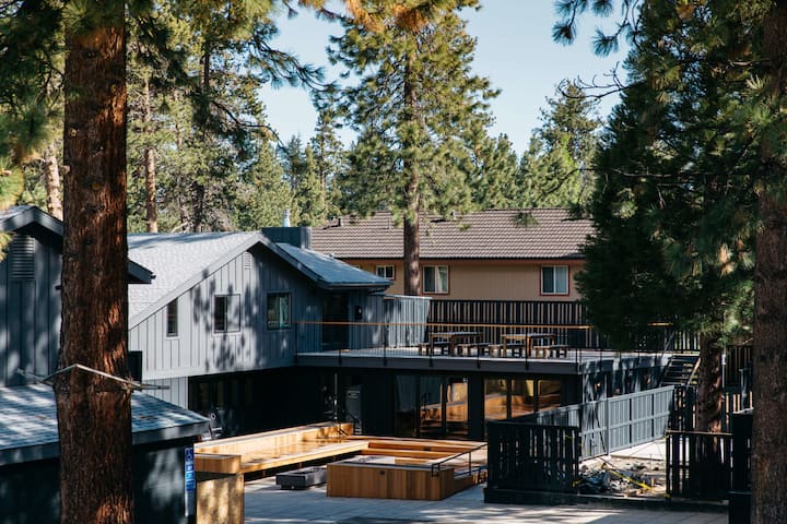 Escape In Style: Comfy Beds & Mountain Fresh Air - South Lake Tahoe, CA