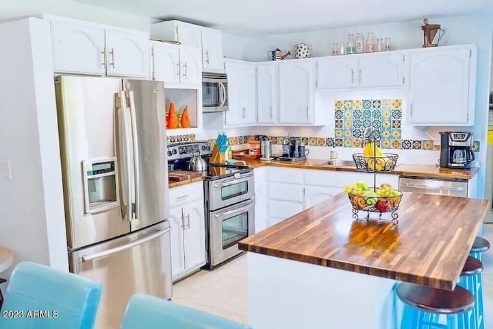 Good Life On Elm - 6 Br Home - Page