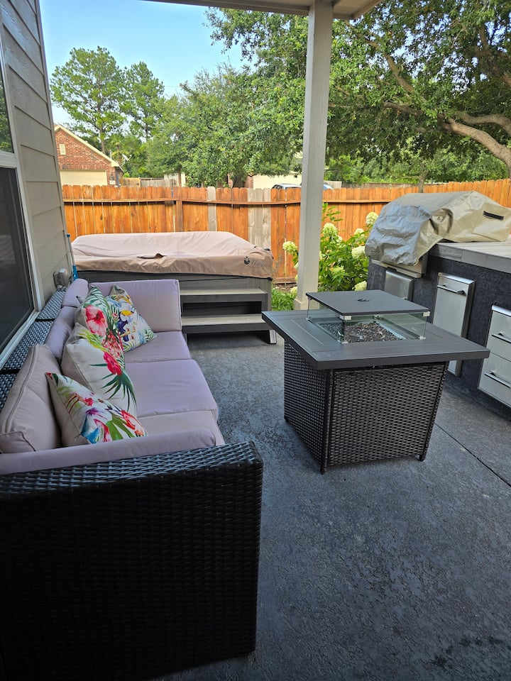 Backyard Getaway! Near Iah Airport! Hot Tub! - Spring, TX