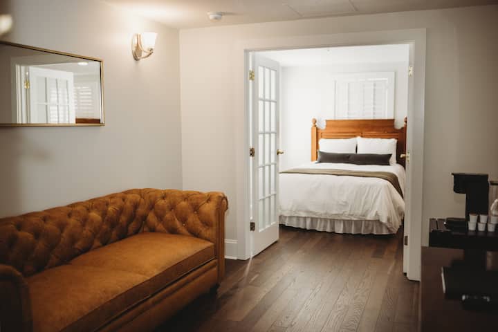 The Jefferson Inn • Deluxe 2-queen  Suite - Southern Pines, NC