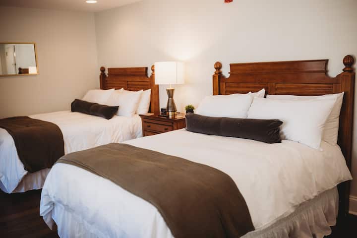 The Jefferson Inn Standard 2-queen Room - Pinehurst
