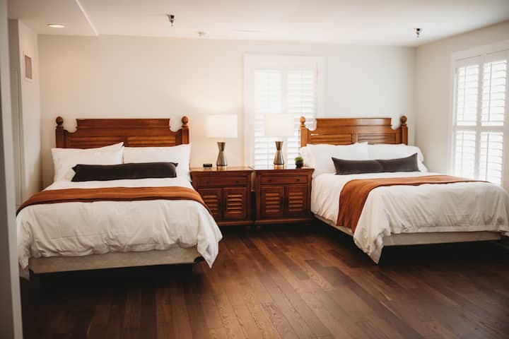 The Jefferson Inn Deluxe 2-queen Guestroom - Pinehurst, NC