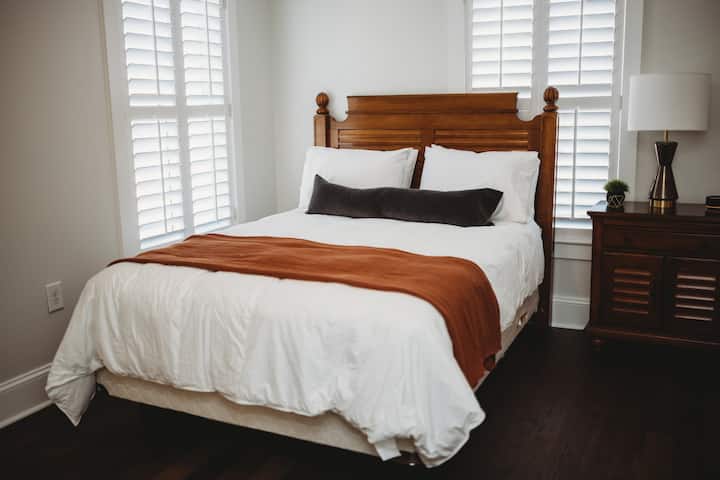 The Jefferson Inn • Standard 2-queen Room - Southern Pines, NC