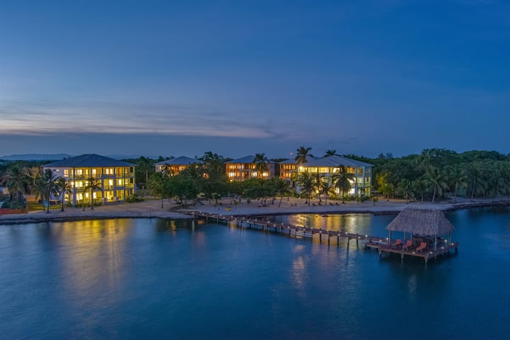 Large Group Unit 122: Sleeps 8, Sea Views,3br/2ba - Belize