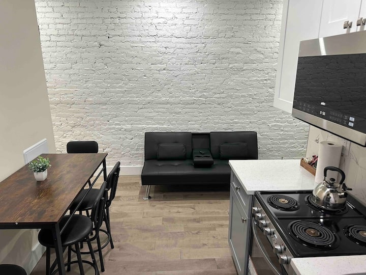 Cozy Modern Brooklyn Retreat - Brooklyn, NY