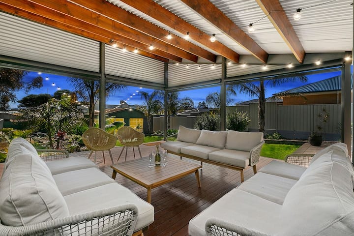 Christies Garden: A Beachside Entertainer's Gem - Adelaide