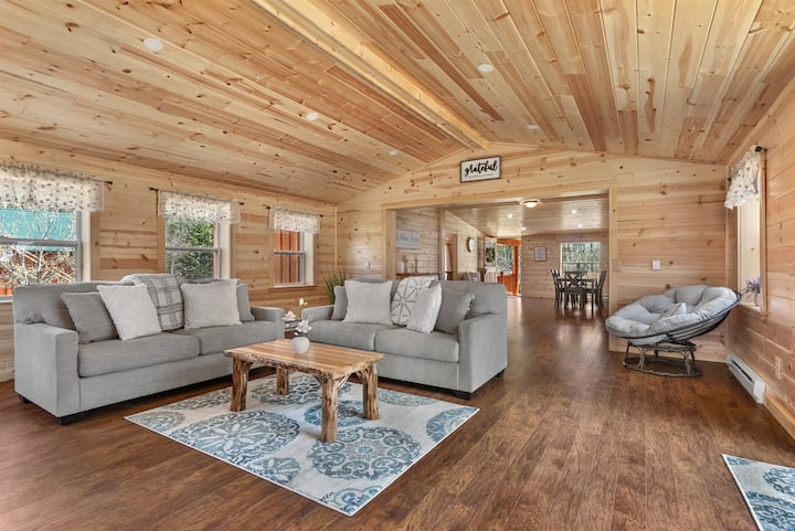 Hidden Cabin W Fire Pit Lake Access Hot Tub Kayaks - Oneonta, NY