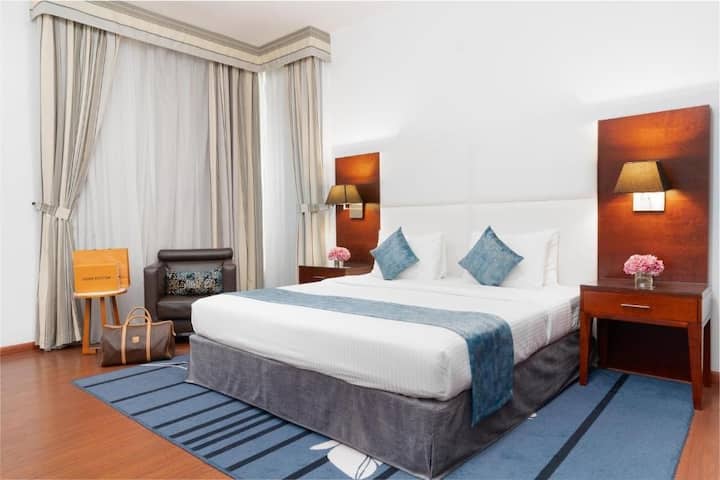 Three Bedroom Apartment Near Sahara Centersharjah - Sharjah