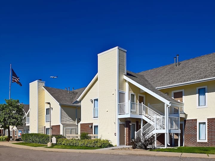 Nearby Attractions, Comfortable Accommodations! - Kirkwood, MO