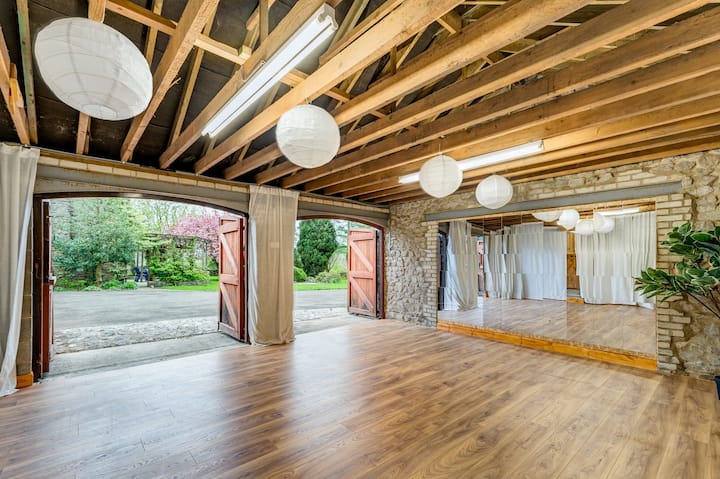 Malham Wellbeing Escape Slps 8 W Yoga, Hot Tub - Settle