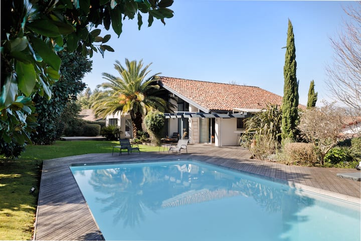 Simone – Villa Familiale Et Rénovée, Décorée Avec - Biarritz