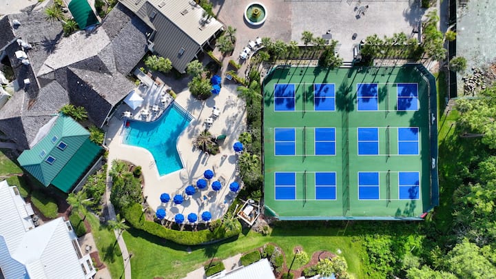 Golf & Tennis Getaway In Fl | Serene Retreat For 4 - Wesley Chapel, FL