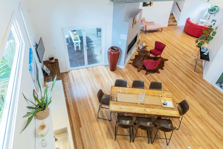 The Lake Palace - Caves Beach