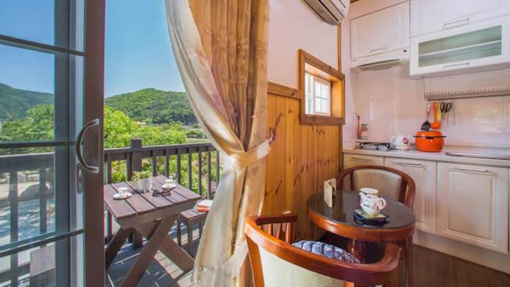 숲 속에서 즐기는 힐링타임 객실, 쟈스민(203) - 무주군