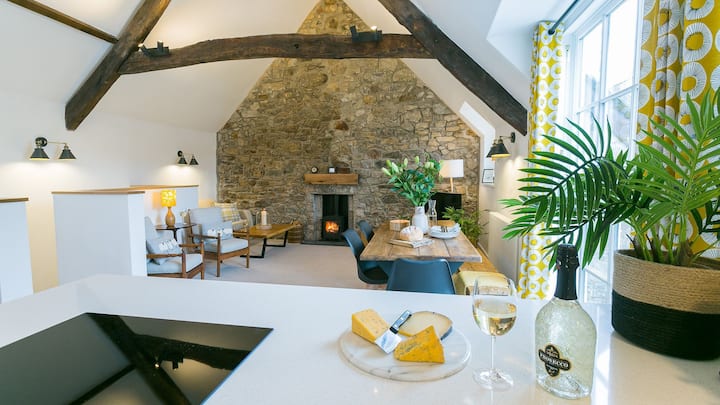 Custom Mews - Menai Bridge