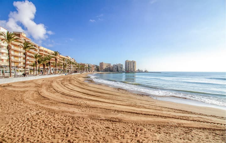 Awesome Apartment In Torrevieja - Torrevieja