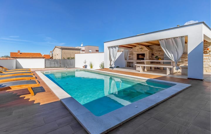 Amazing Home In Galizana - Pula