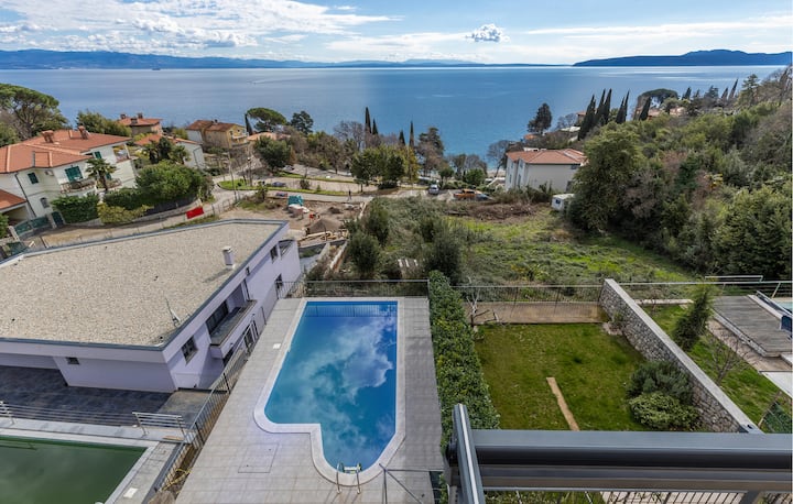 3 Bedroom Stunning Apartment In Lovran - Lovran