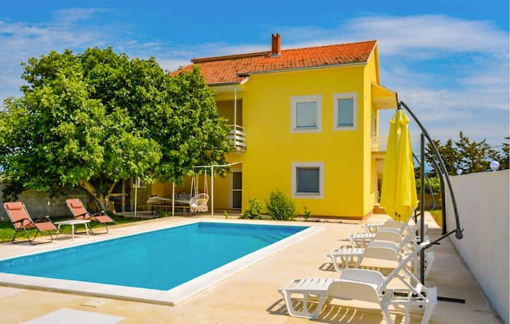 Cozy Apartment In Sveti Filip I Jakov - Biograd na Moru