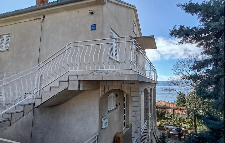 Lovely Apartment In Novi Vinodolski - Klenovica