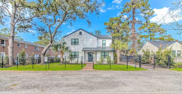 Coastal Farmhouse Walk To Beach! - Myrtle Beach, SC