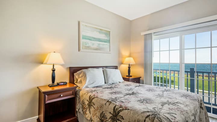 Cliffside Resort I Water View 2 Bed Condo - Greenport, NY