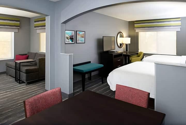 Explore Glendwood! Indoor Pool, Free Breakfast! - Glenwood Springs, CO